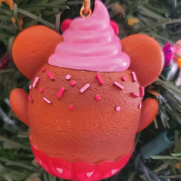 Disney | Holiday | Minnie Mouse Strawberry Cupcake Disney Munchlings ...